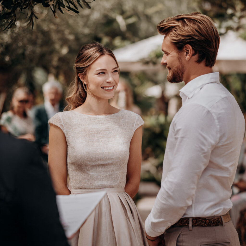 18 Elegant Outdoor Wedding Attire Ideas for Every Season - Dream ...